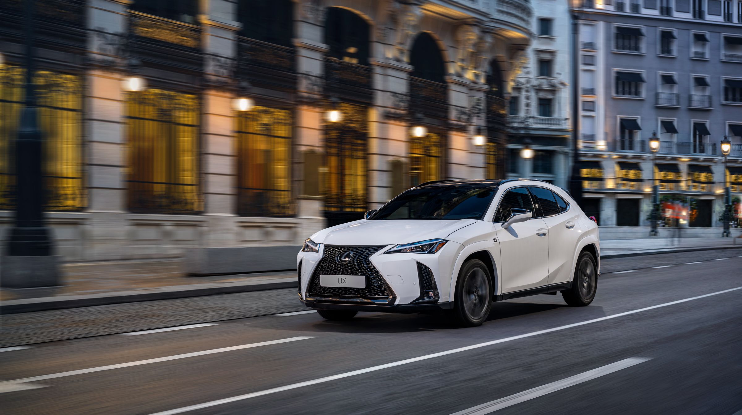 Lexus UX 300h Business - Compact Luxury Hybrid SUV | Lexus Bahrain